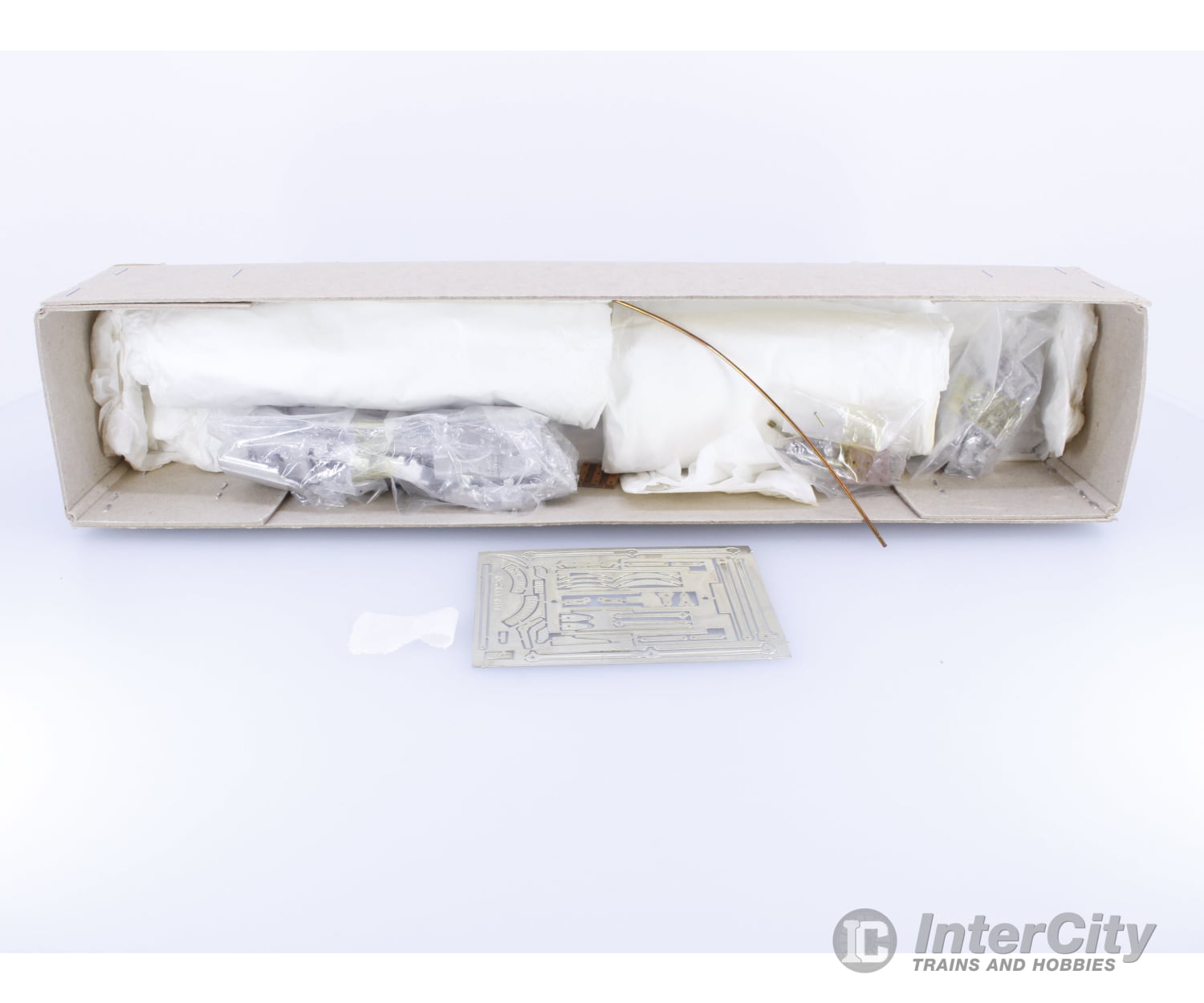 Nu-Cast NC152 OO Metal N15x Class 4-6-0 Remembrance Express Steam Loco